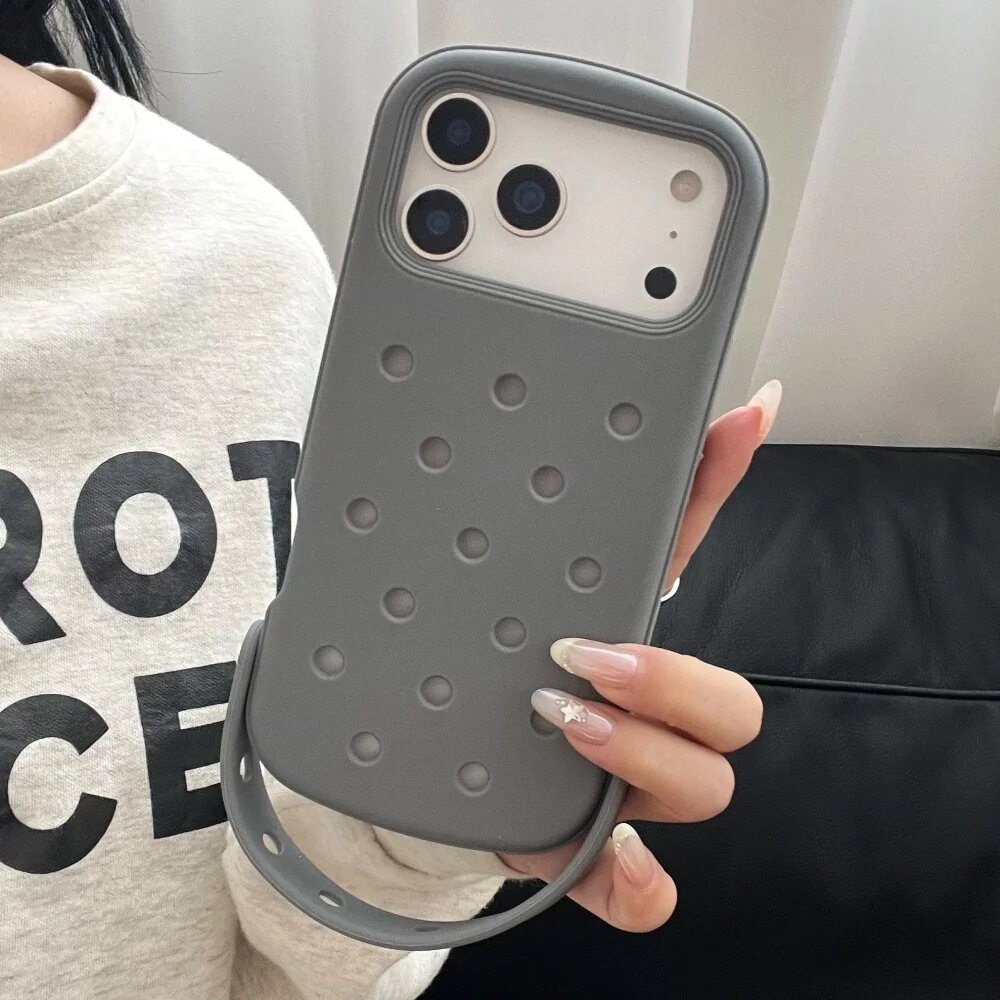 Серый чехол для iPhone 17 с дырочками и ручкой