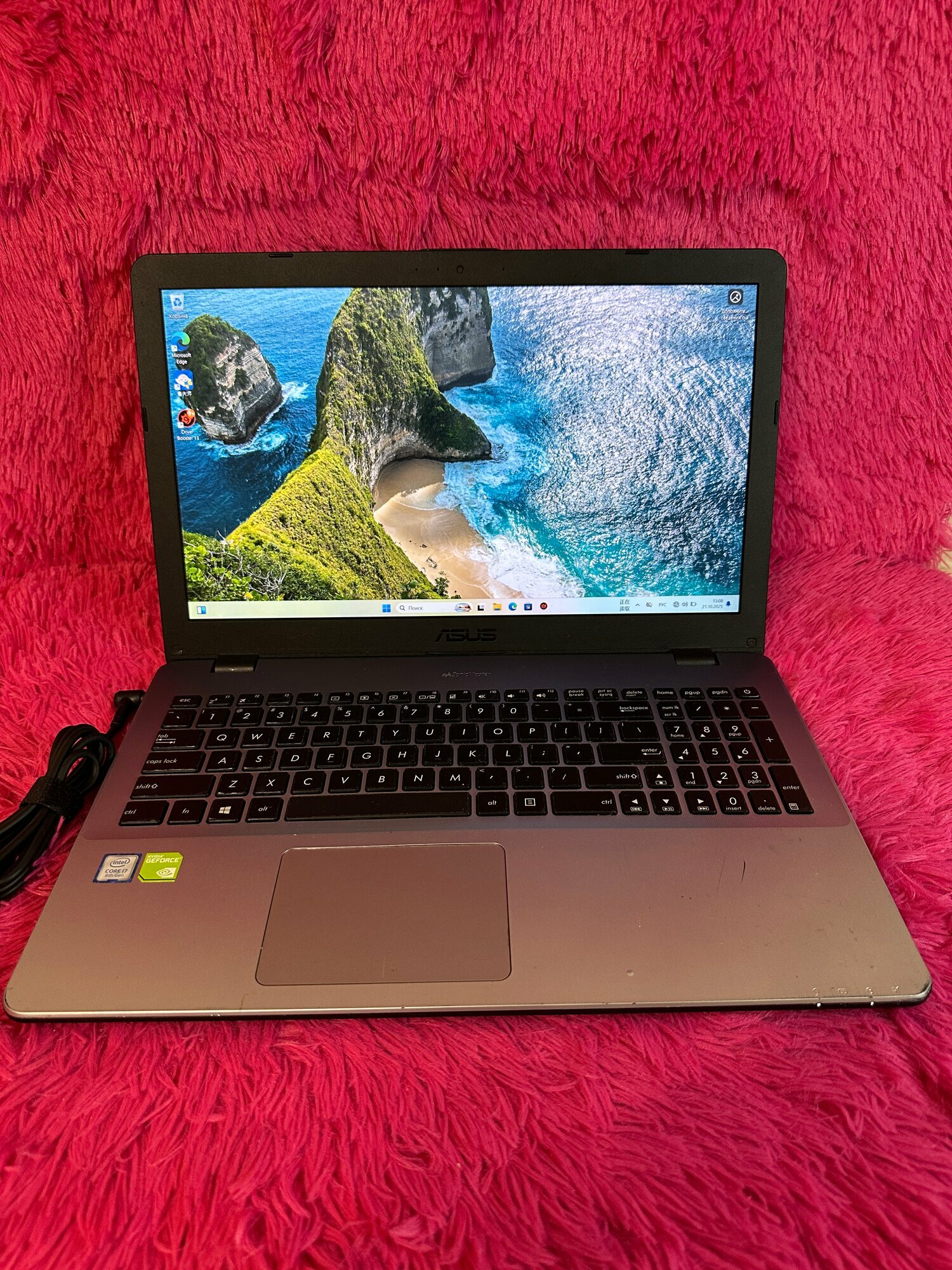 Asus FL8000U i7 8550u MX 150 4GB 8gb v ram 256gb ssd