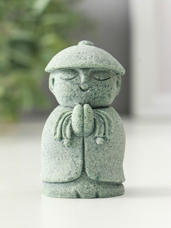 Фигурка песчаник «Маленький монах - молитва», 3.7×3.8×6.7 см