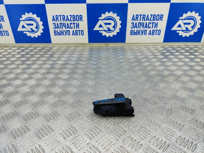 Б/У Ручка двери передней внутренняя правая Mitsubishi Lancer 9 CS / Мицубиши Лансер 9 CS 1.6 4G18 98 Л.С 2004