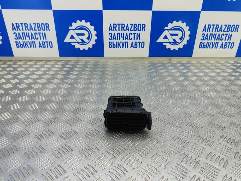 Б/У Дефлектор воздушный левый Mitsubishi Lancer 9 CS / Мицубиши Лансер 9 CS 1.6 4G18 98 Л.С 2004