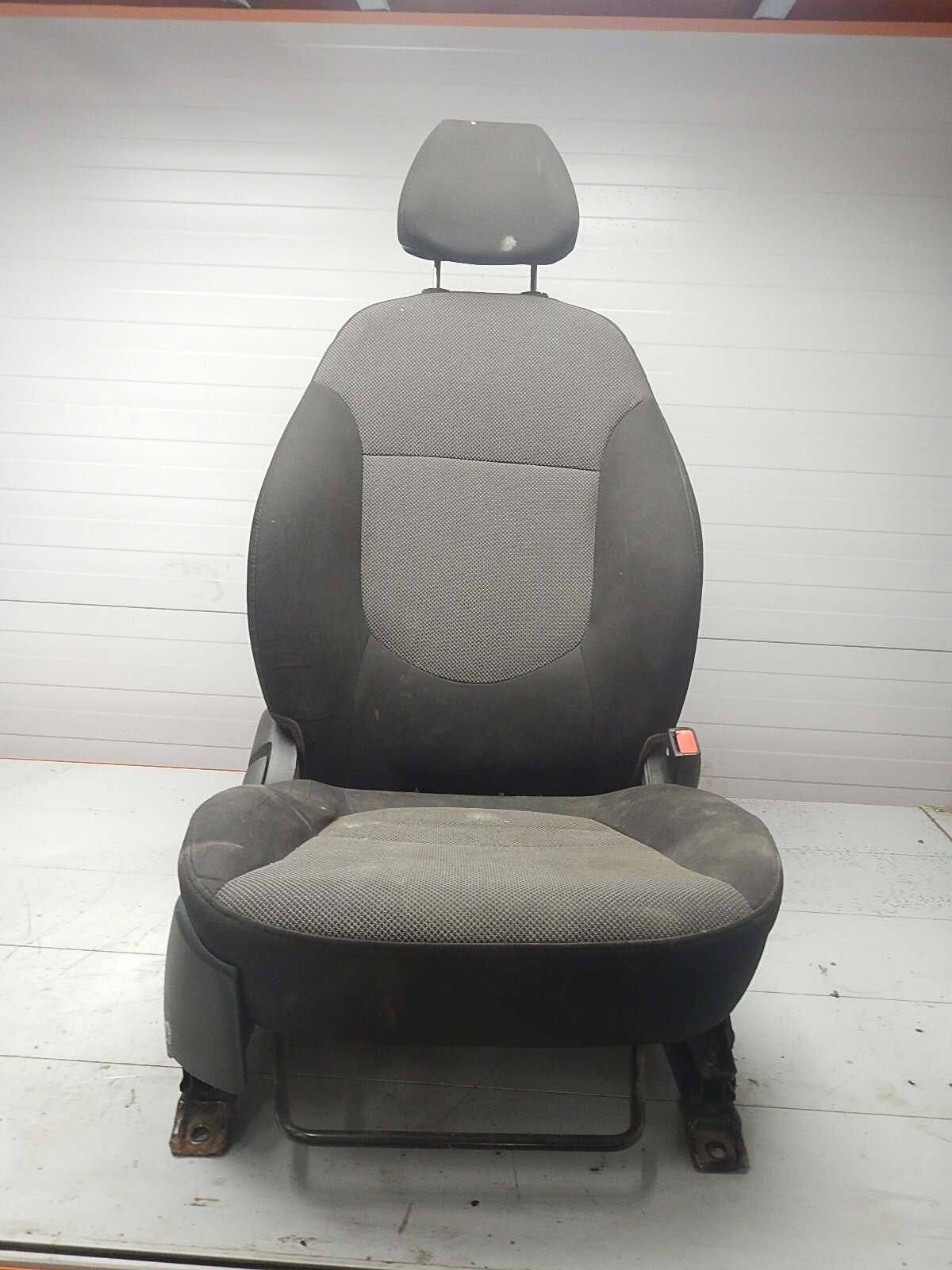 Б/У Сиденье переднее правое, Hyundai (Хендэ)-SOLARIS (10-) HYUNDAI SOLARIS (10-) Грязное, потертости. 628882 Hyundai-KIA...