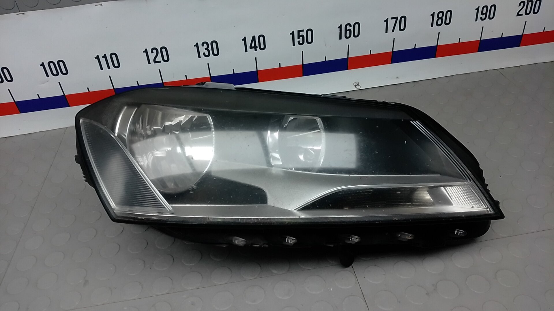 Фара правая VOLKSWAGEN PASSAT B7