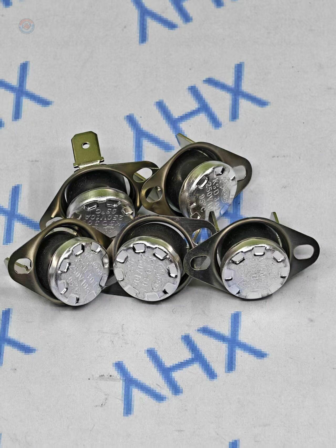 Предельный термостат TM22 250В 10А, 95 C, нормально замкнутый, комплект 5 шт, защита от перегрева, датчик тяги с подвижным фланцем