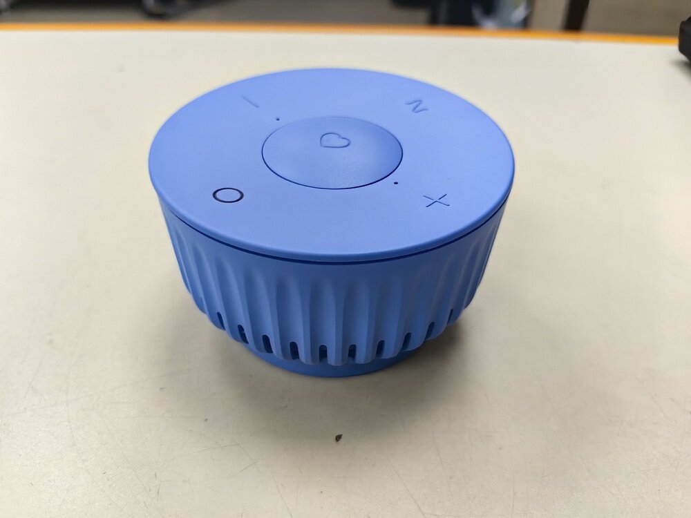 Умная колонка Sberboom Mini синяя. Портативная станция Сбер Бум Мини с виртуальным ассистентом Салют Б/У уценка