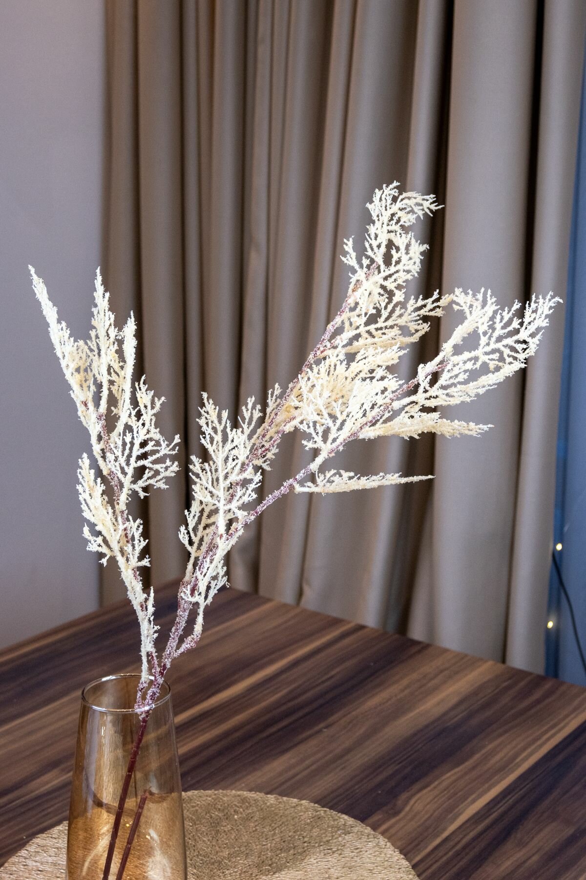 Искусственные цветы для декора ветка туи заснеженная светло бежевая новогодняя 85 см премиум