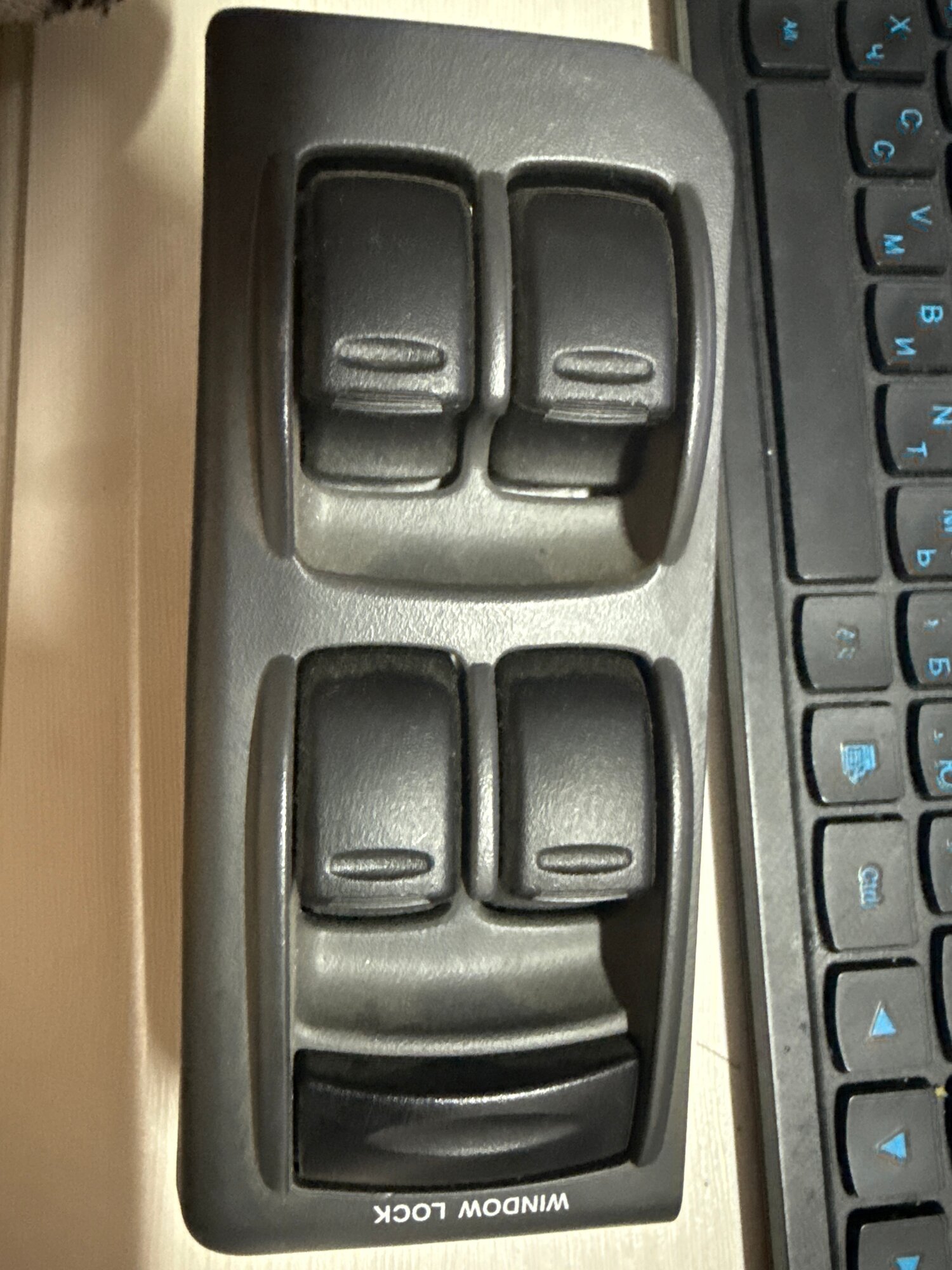 Блок управления стеклоподъемником шевроле ланос на 4 кнопки 96246565 96286714,