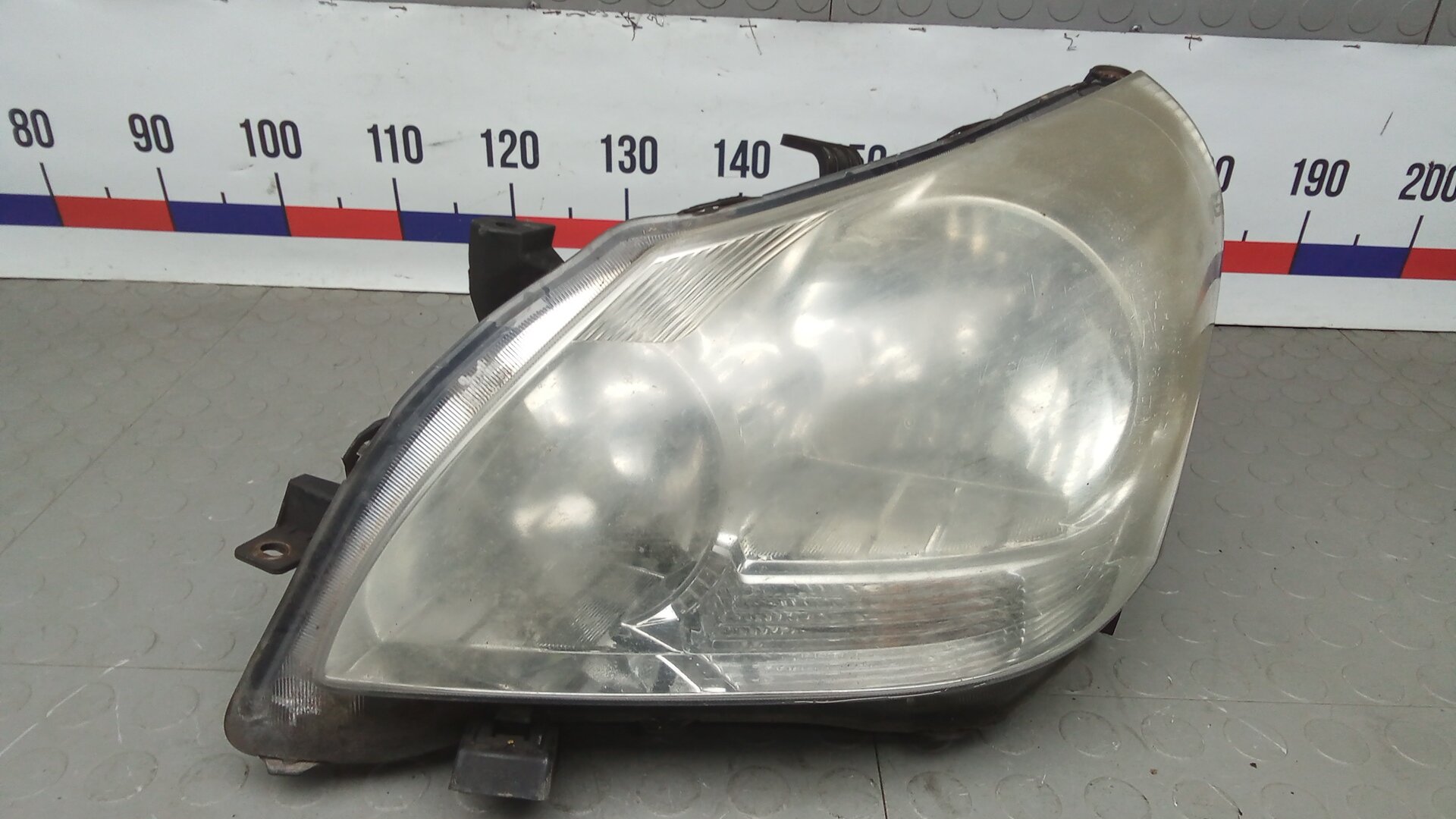 Фара левая TOYOTA VERSO AR2