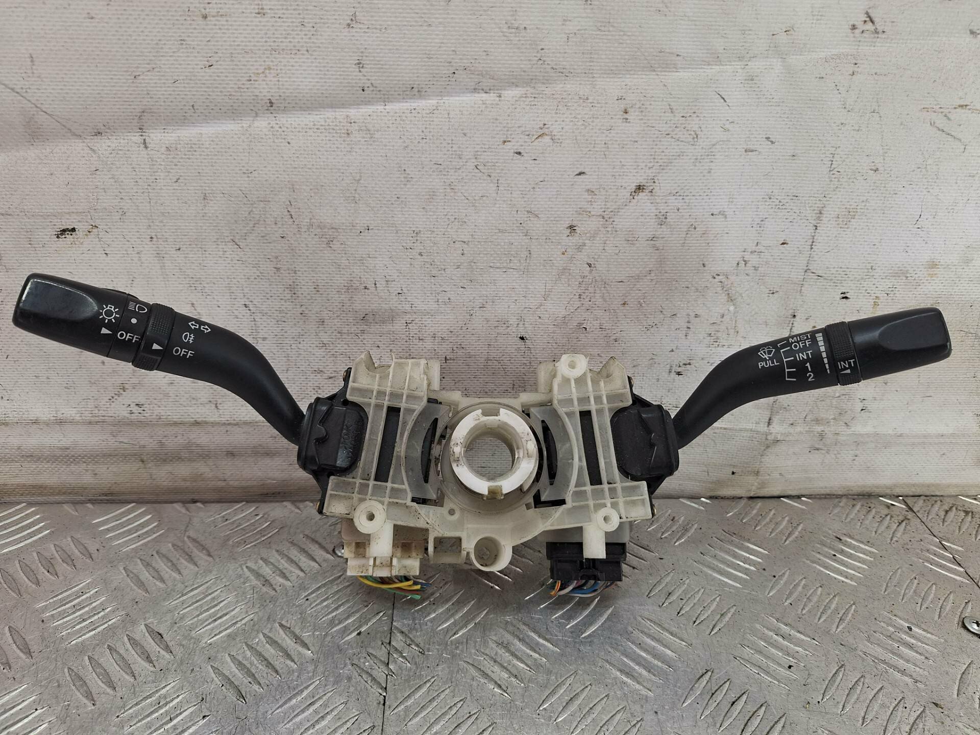 Переключатель подрулевой (стрекоза) Mazda 6 рест. 2006 17D253