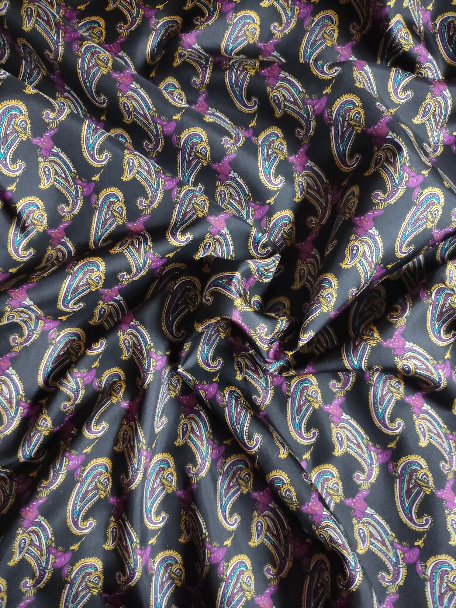 Ткань для шитья "Огурцы" на чёрном фоне, Шёлк, 100 %, ширина 112 см, для платьев, белья, рукоделия