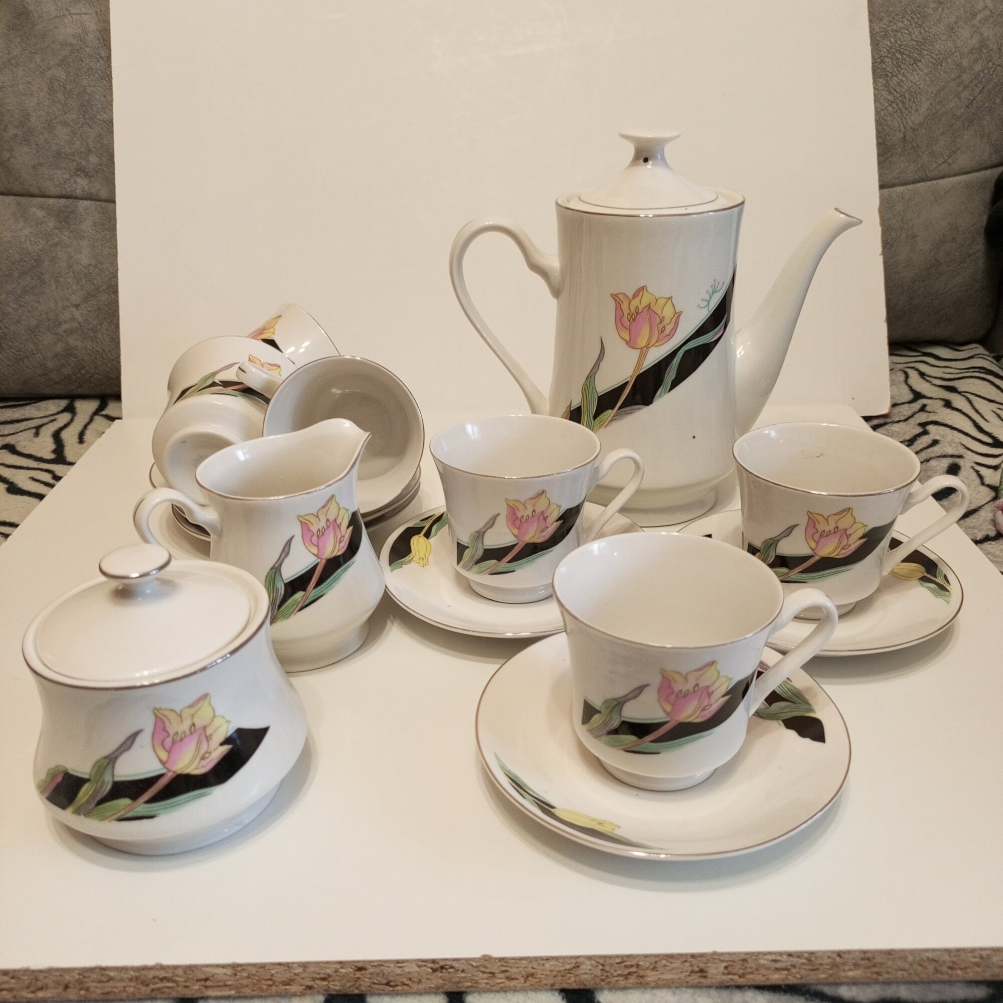 Чайный сервиз красивый, тюльпаны, винтаж