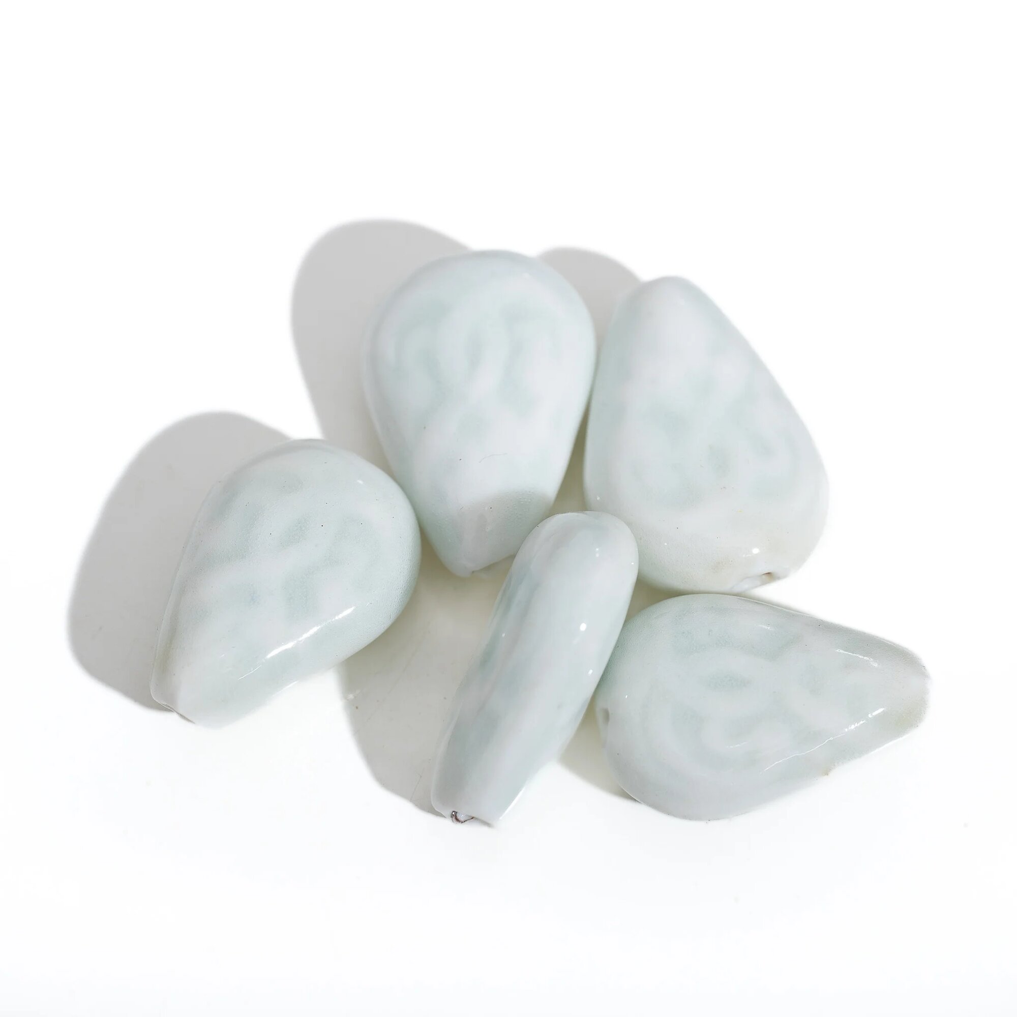 Белые керамические бусины-капли TCZ876