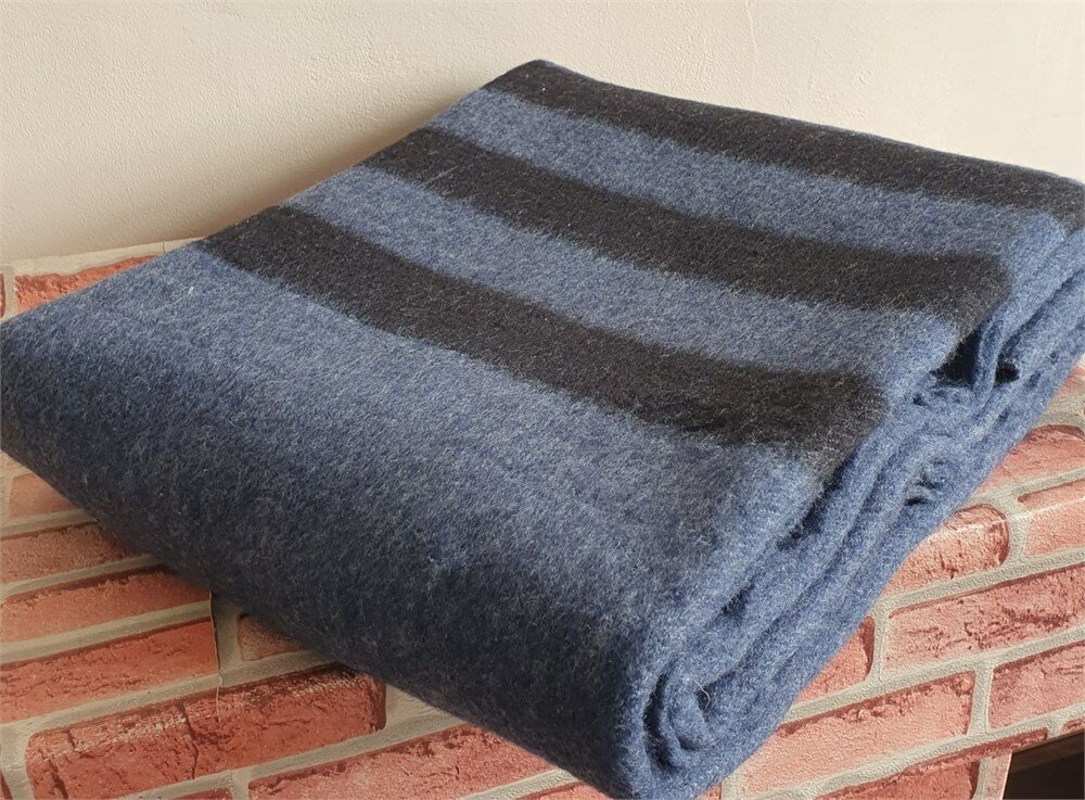 Одеяло п/ш плотное (500 г/м2.), тёплое, синее с тремя черными полосами (армейское). 140х205