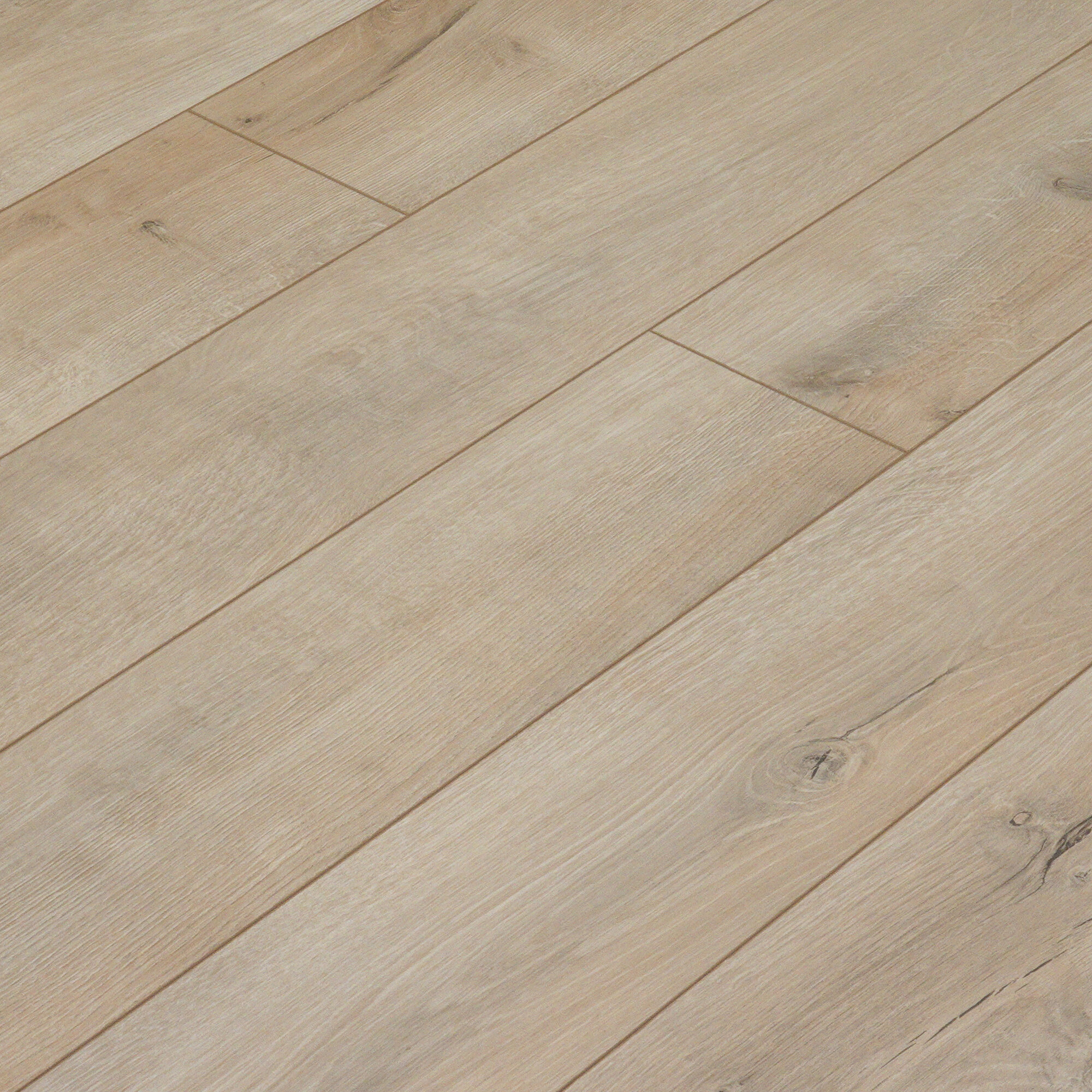 Ламинат Swisskrono 8 мм 33 класс фаска V4 дуб Ричардсон 2,109 кв. м.