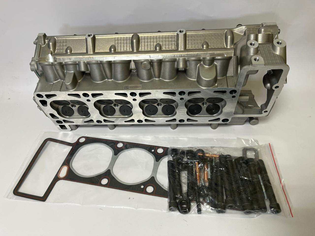 Головка блока цилиндров для дв. 409 с прокладкой, крепежом в сборе