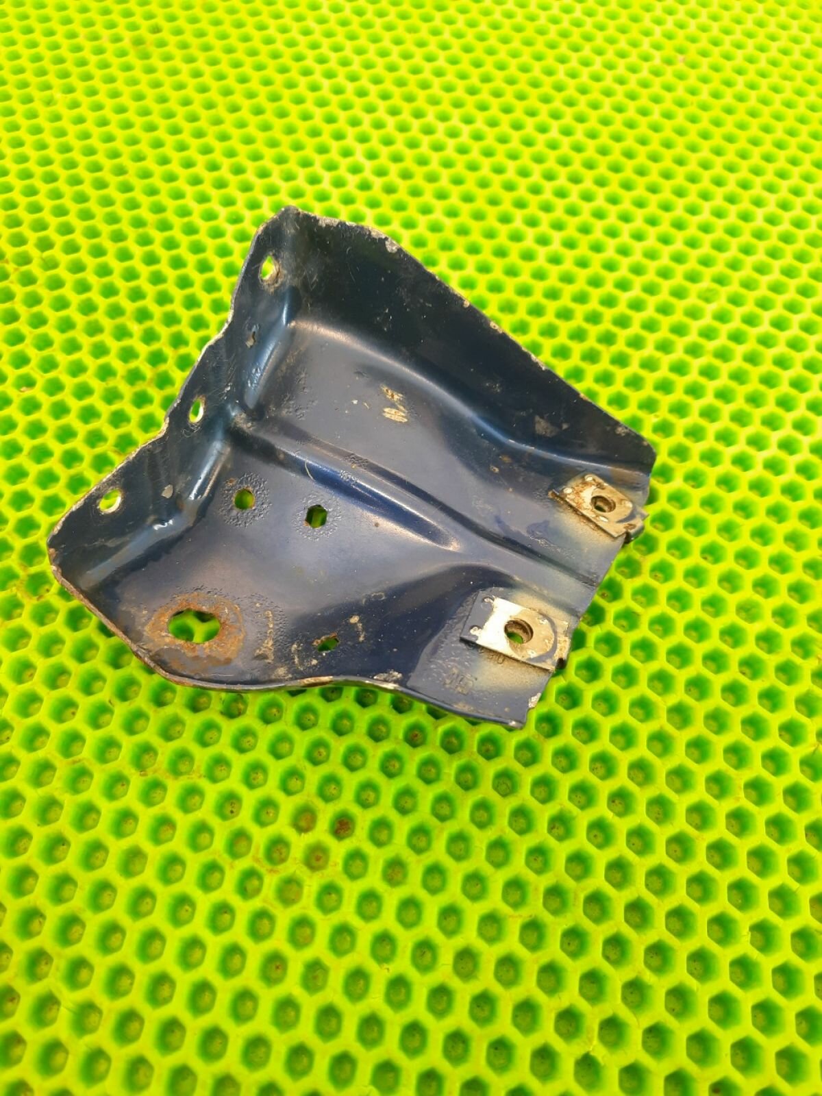 Кронштейн крыла Opel Astra H (2004—2007) 1110892