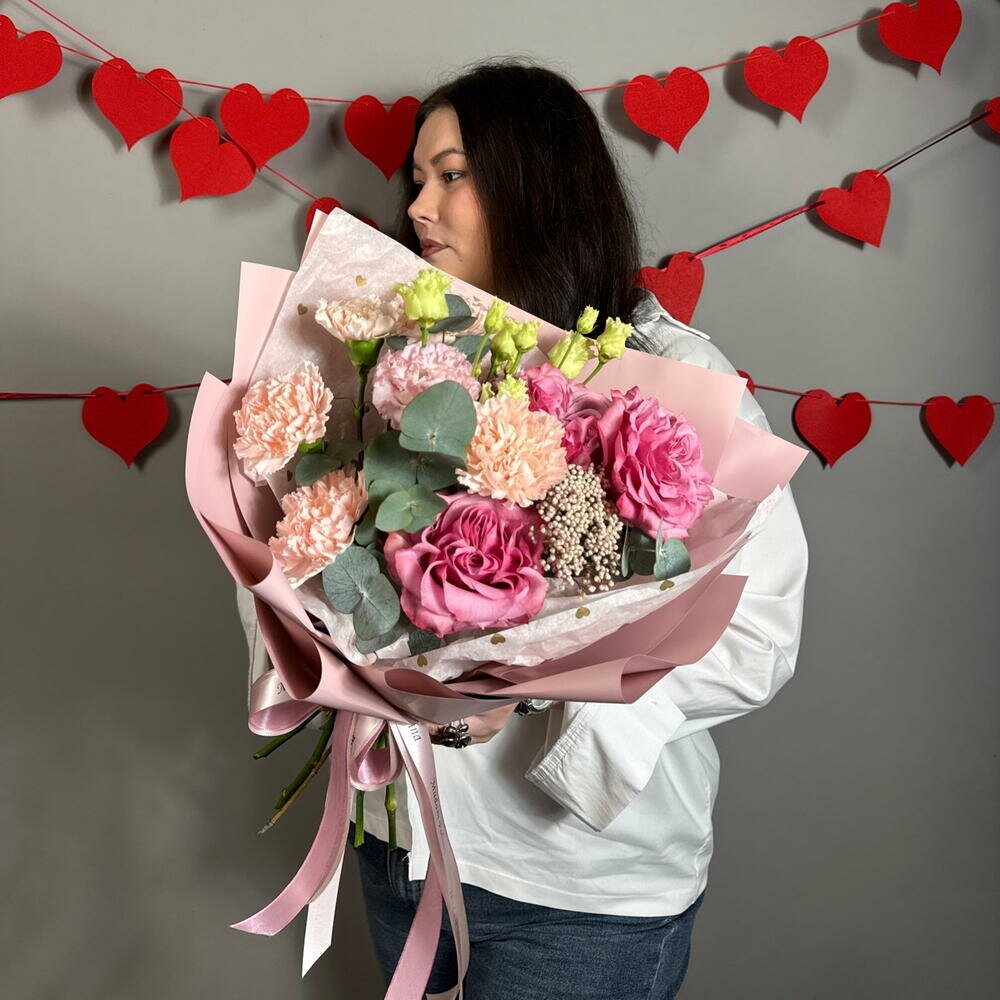 Букет "Комплимент с пионовидными розами", 40 см, сборка на стеблях