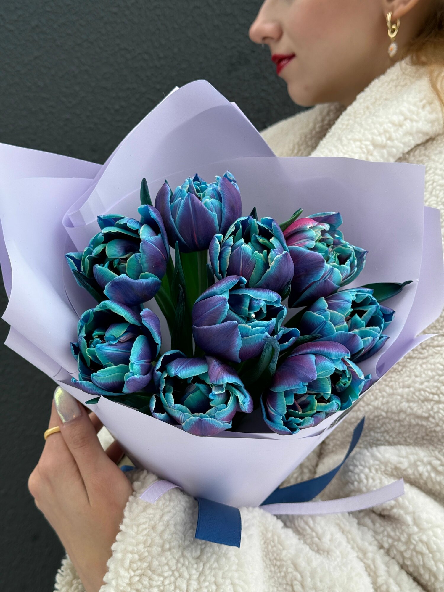 Эксклюзивный букет из 9 синих пионовидных тюльпанов "Космос"