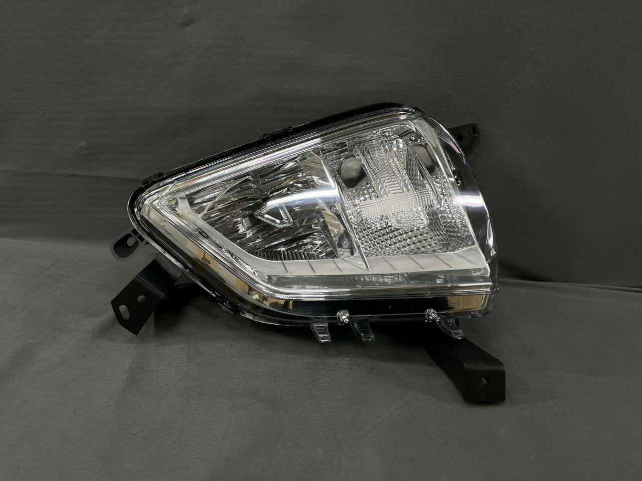 Фара ПТФ правая Mitsubishi LWMB131006R