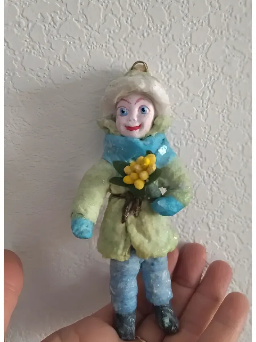 Ватная игрушка "Мальчик с букетом"