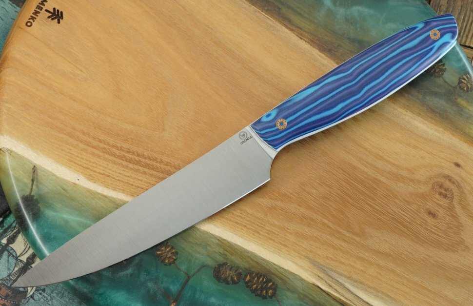 Универсальный кухонный нож Yuriko Knives Клык, сталь Cromax, рукоять сине-голубая микарта CrazyFiber