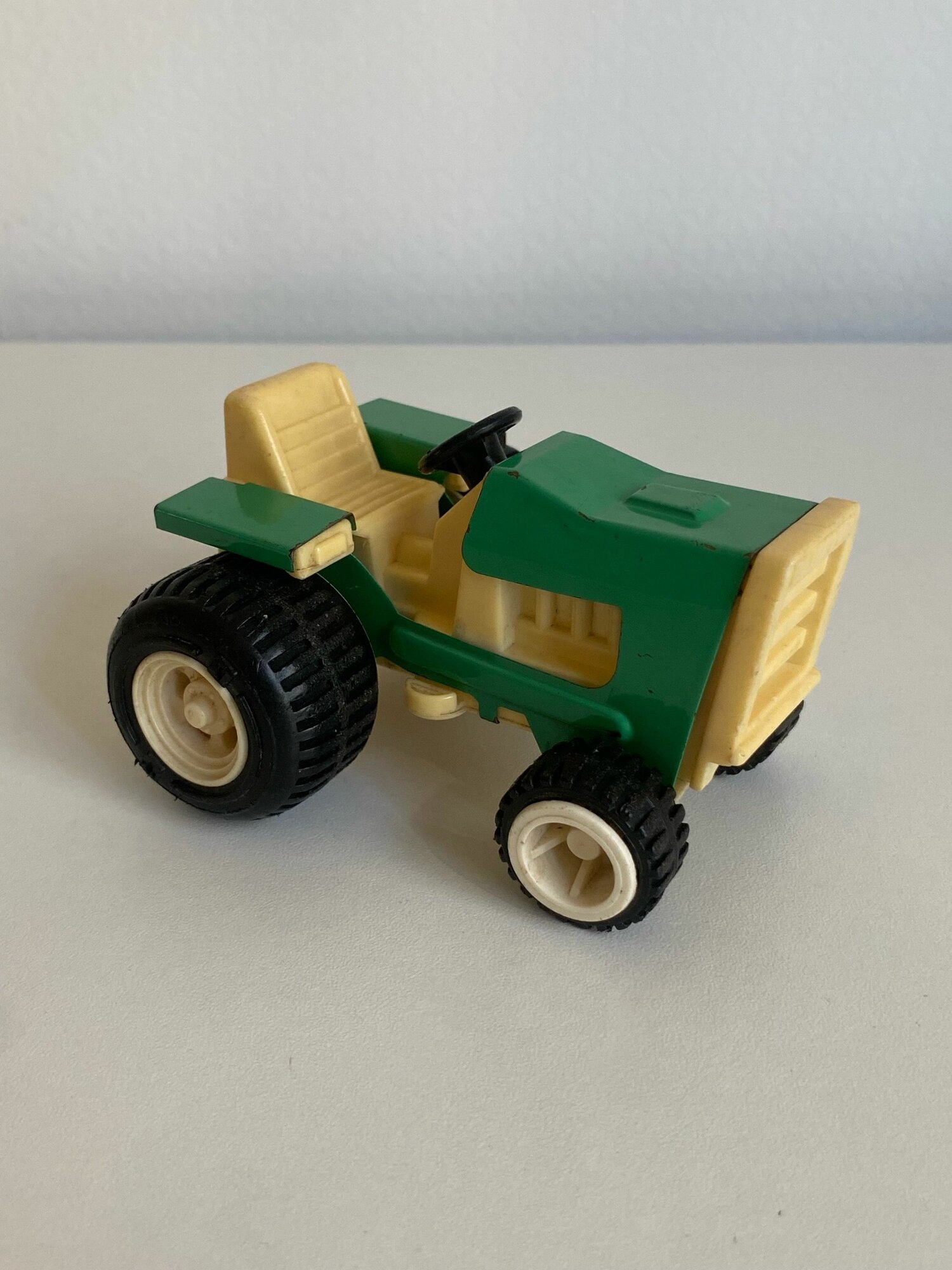 Игрушка-Модель Трактор "Петруша". 1990-ые годы. Длина: 11 см. Пластик.
