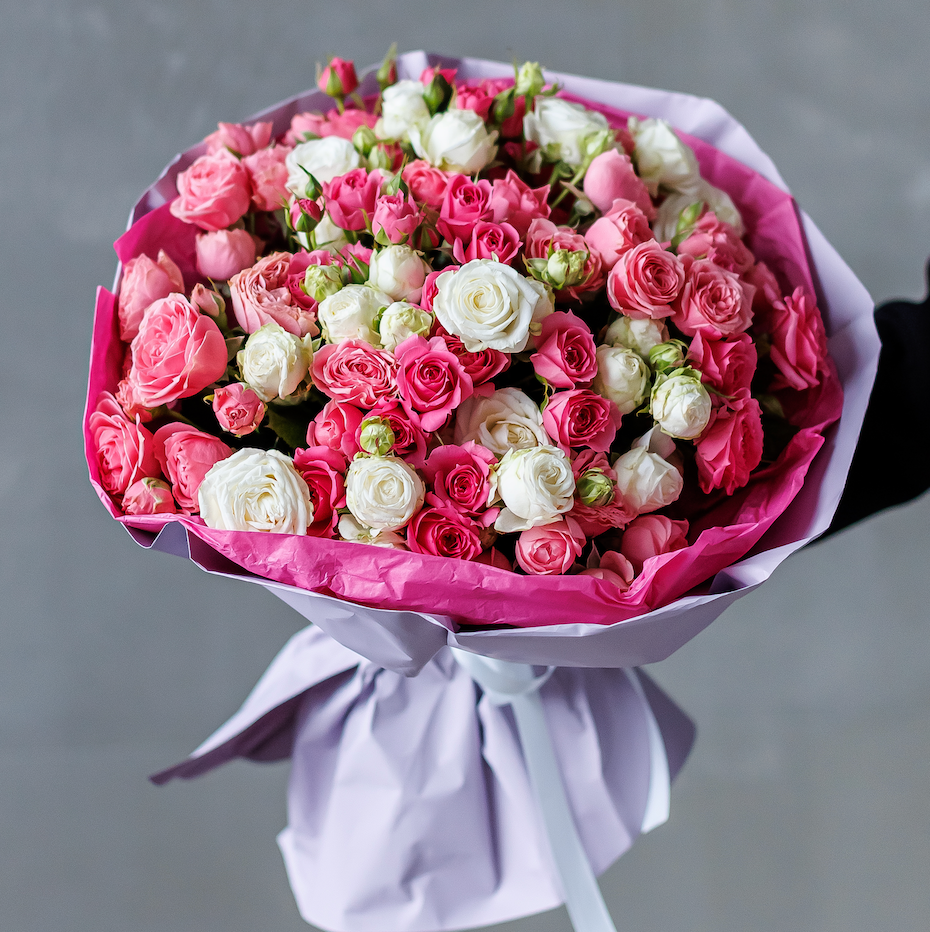 Букет из кустовых роз "Невесомость", 25 цветов, розовые, белые