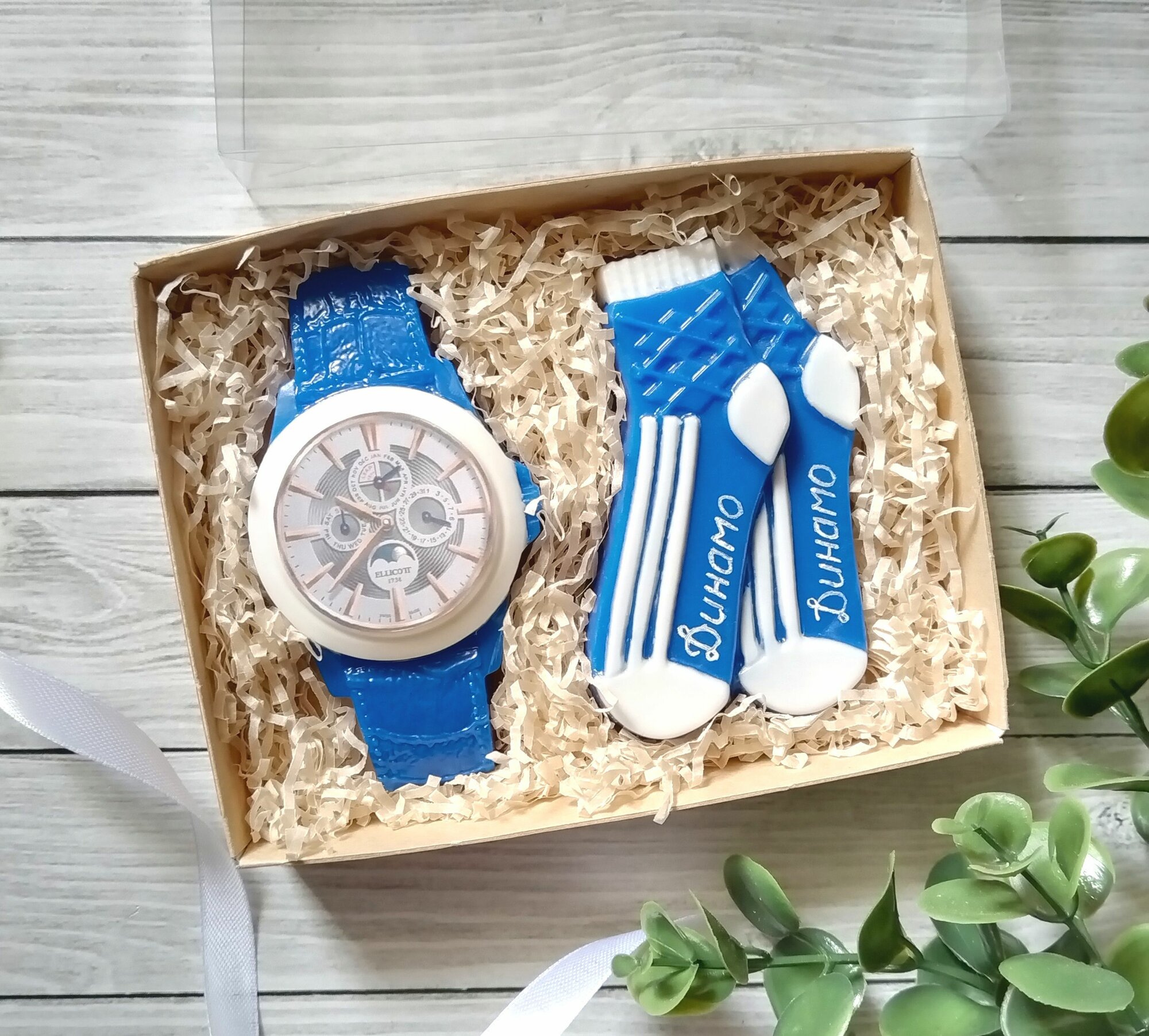 Сувенирный набор мужского мыла ручной работы "часы и носки Динамо"