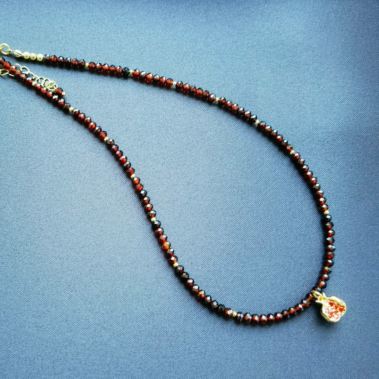 Чокер, гранат