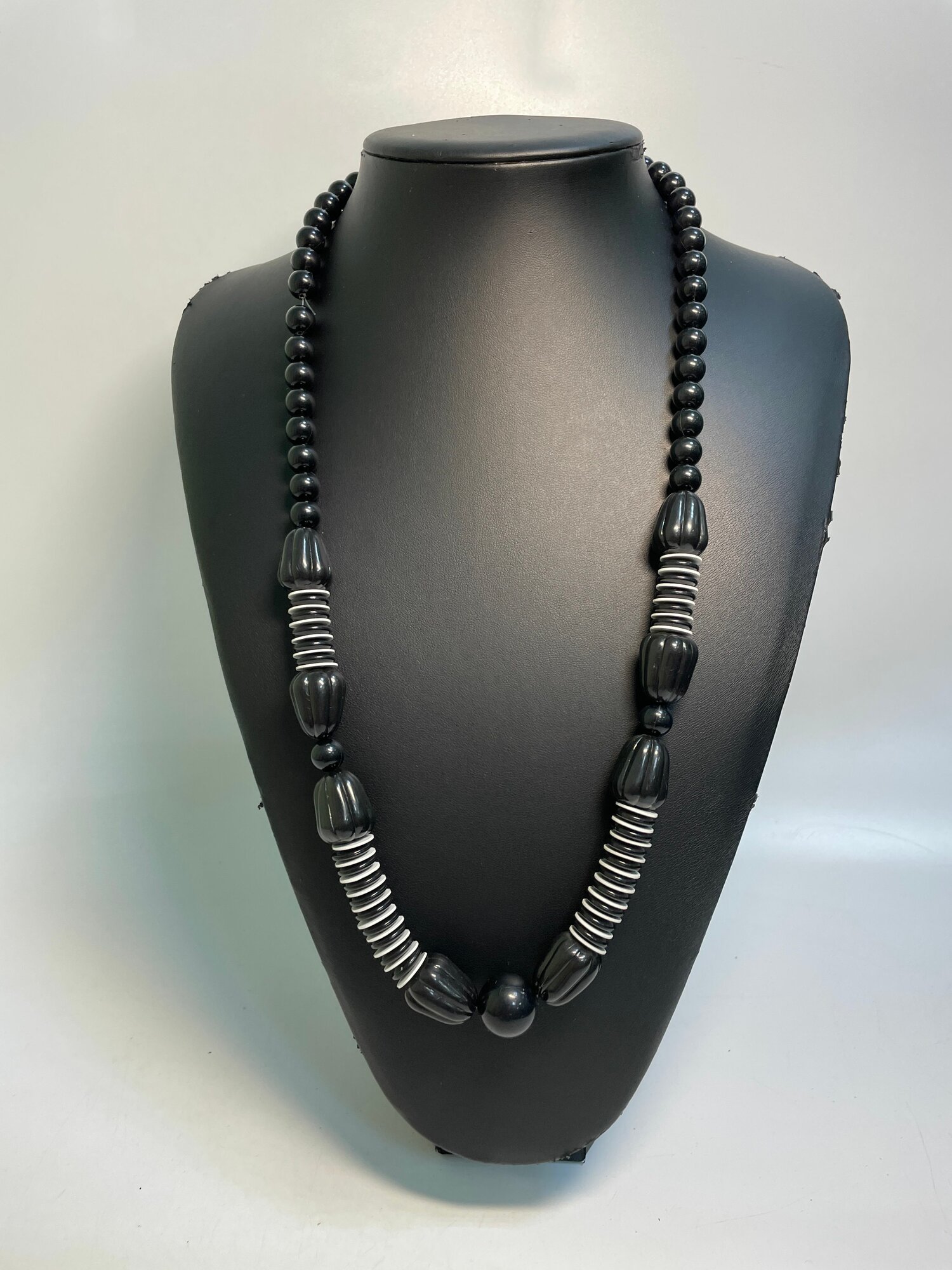 Винтажные пластиковые бусы, времен СССР, длина 66 см