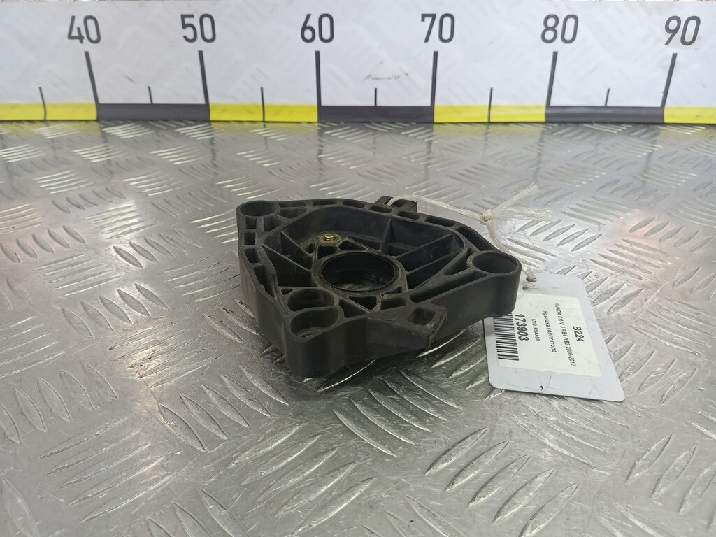 Крышка коллектора Б/У для HONDA CR-V III (2006—2009) 17101RNAA00