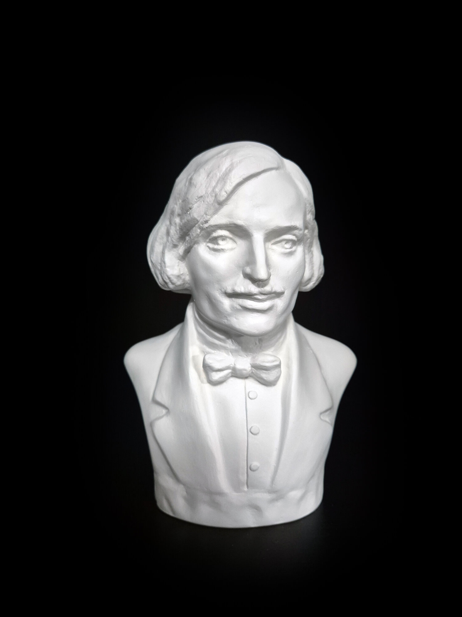 Статуэтка писатель Н. В. Гоголь. Бюст, 18см. Гипс, цвет белый.