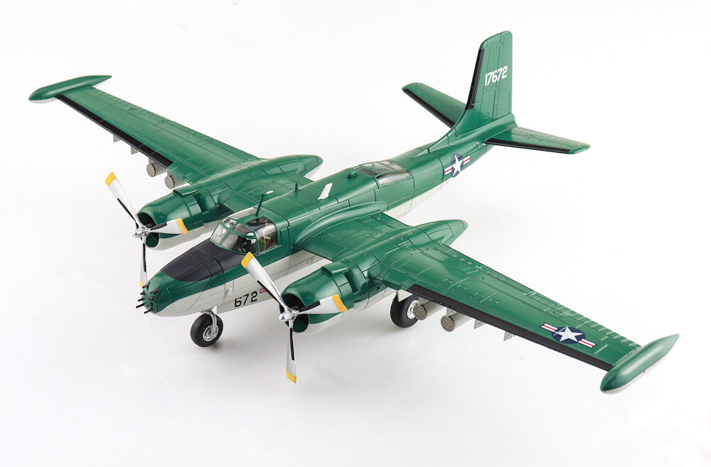 Hobby Master Модель самолета Douglas B-26K Counter Invader