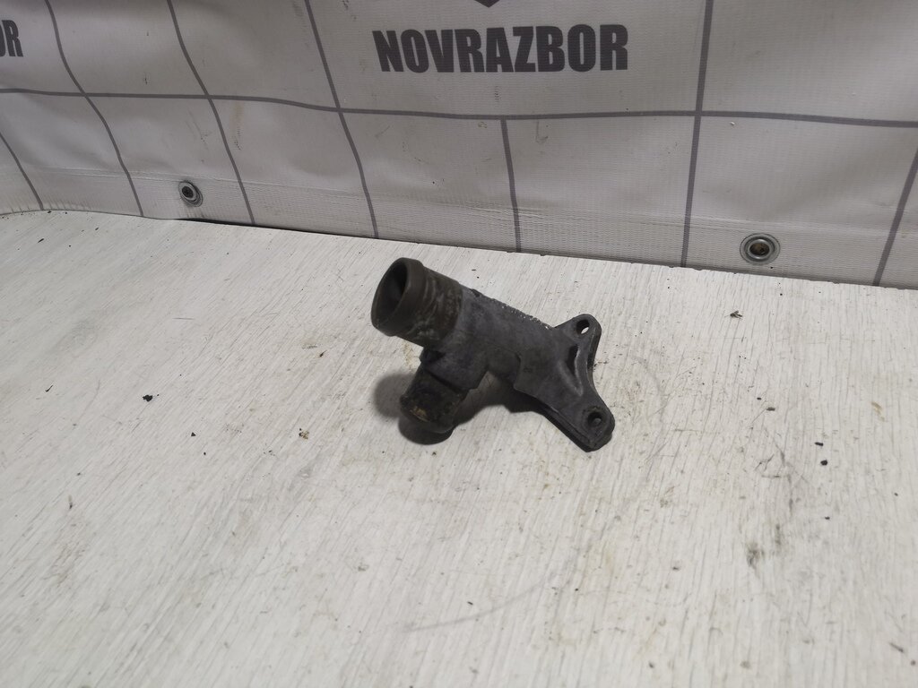 Фланец / тройник VW Passat B3 1988-1993