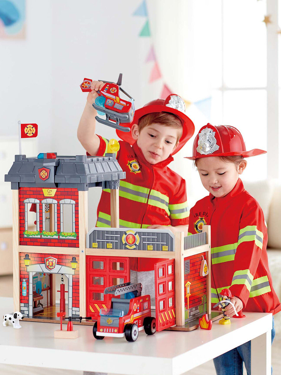 Игровой набор для детей со светом и звуком Hape Пожарная станция, E3023_HP