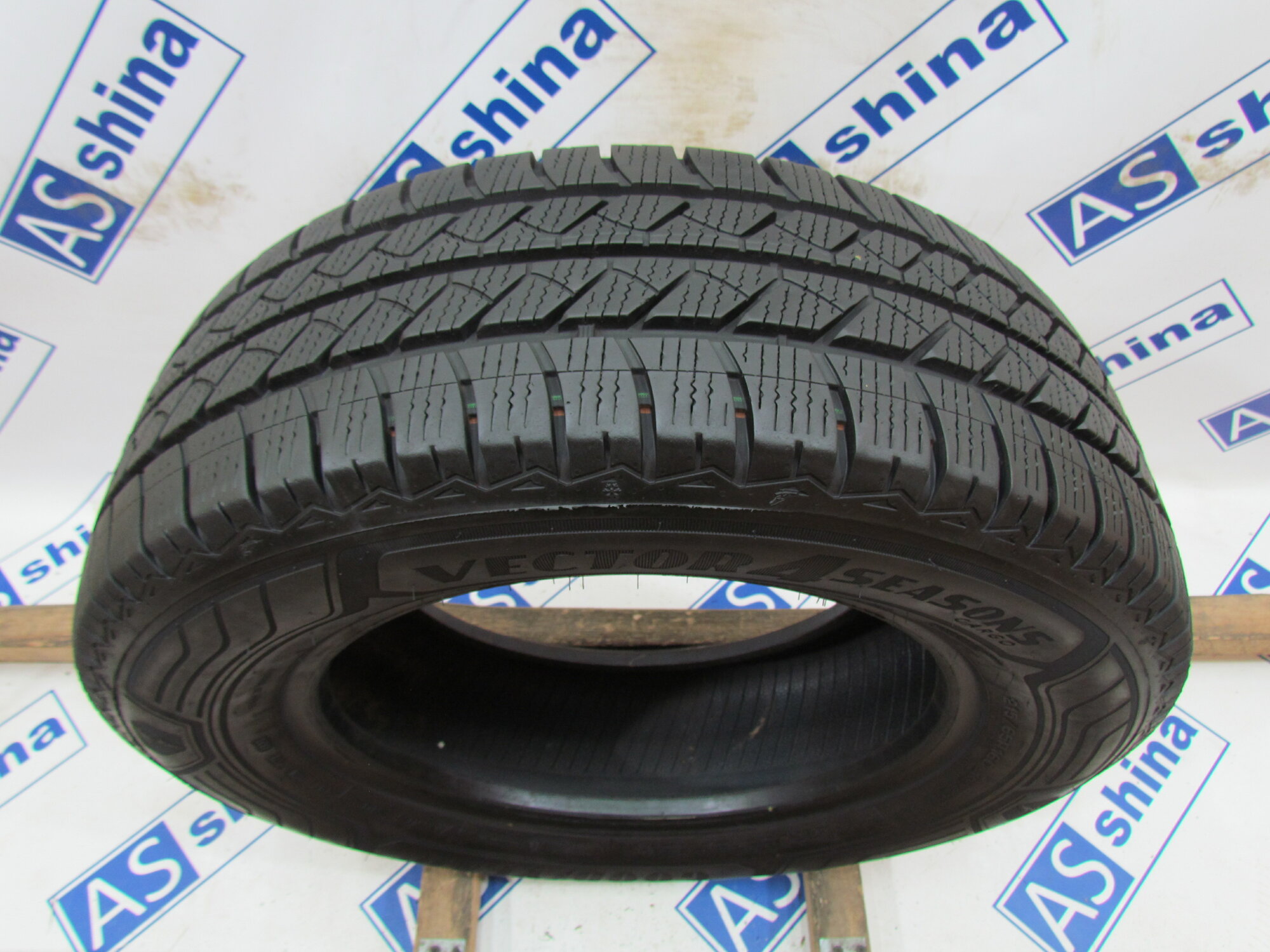 Goodyear Vector 4Seasons Cargo 215 65 R16 C летние БУ шины износ до 5% , артикул 0028038