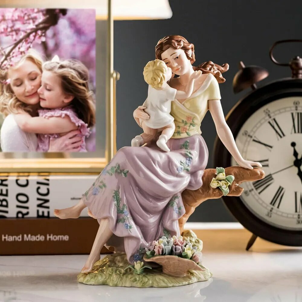 Статуэтка дама 26 см материнство