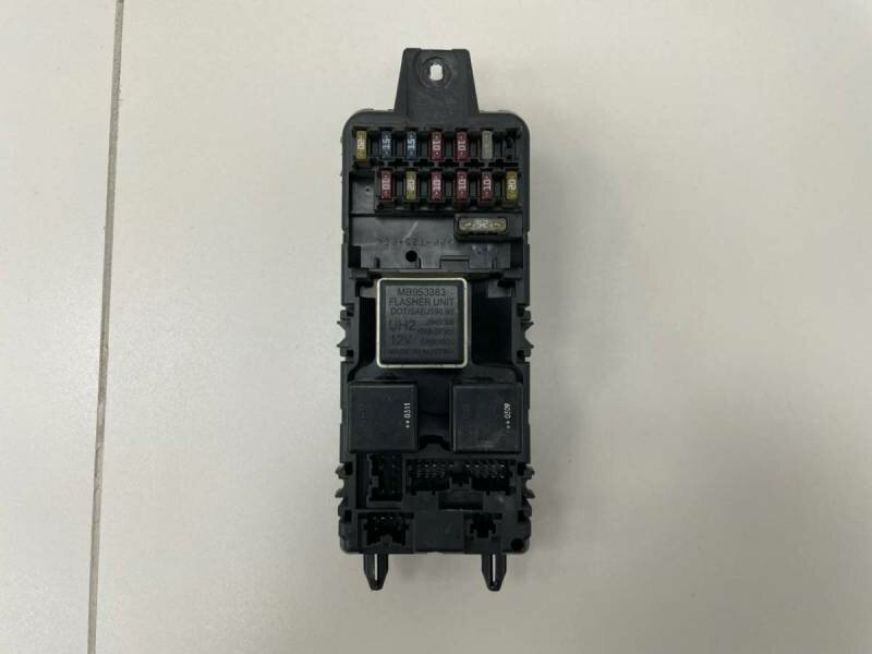Блок предохранителей Mitsubishi Carisma DA 1995-2004 кат.номер: MR318826 MB953356