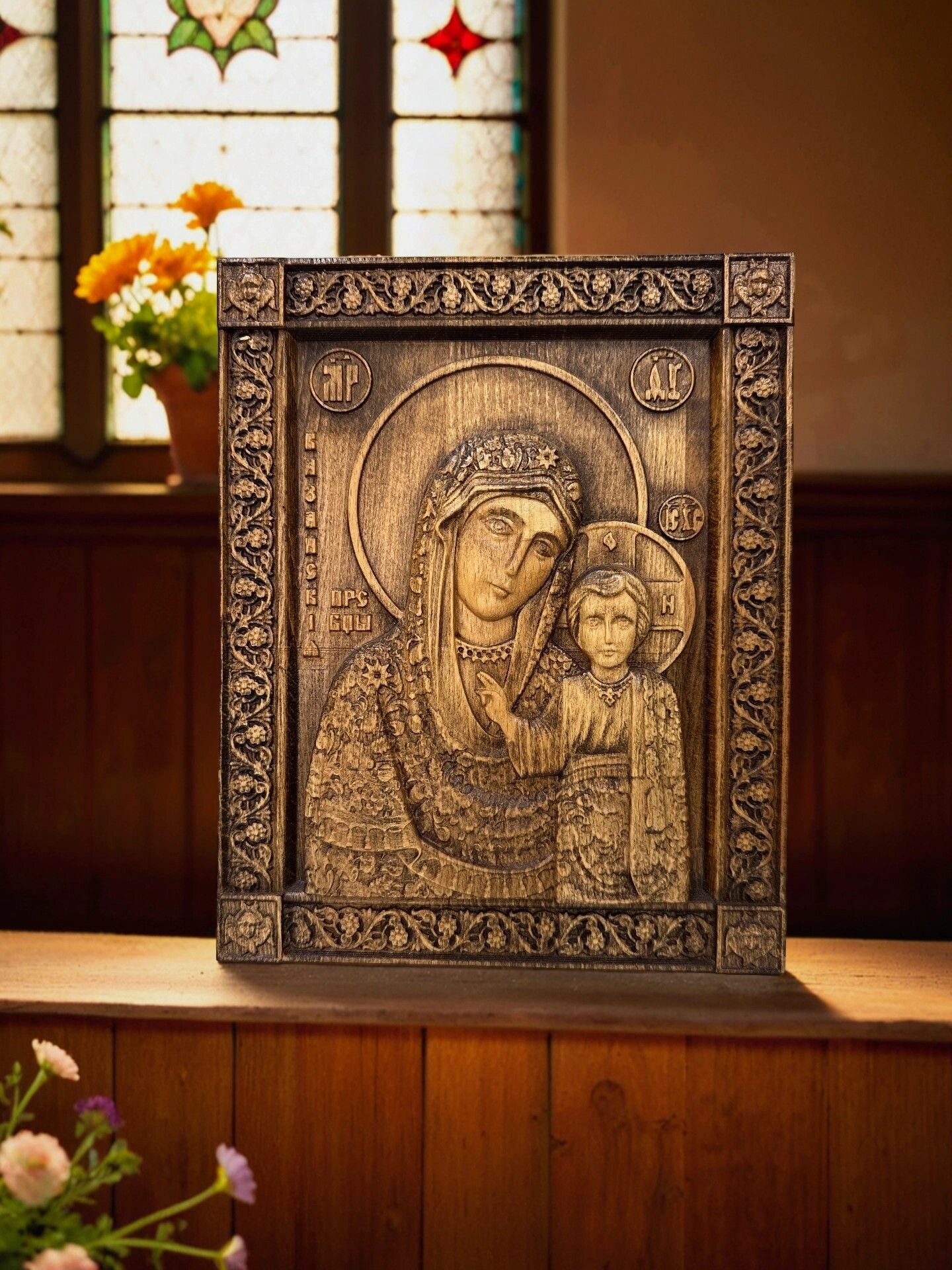 Картина-икона Казанская Божья Матерь резная, дерево, размер 24,8*19,8см