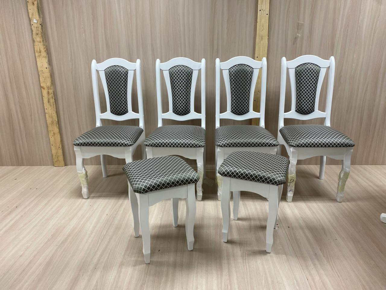 Стул 4 штуки +2 табуретки УльяновскМебель, массив березы, ткань жаккард, высота спинки 97см