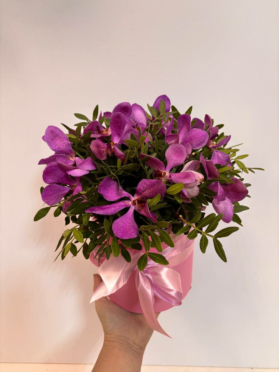 Коробка счастья с орхидеями