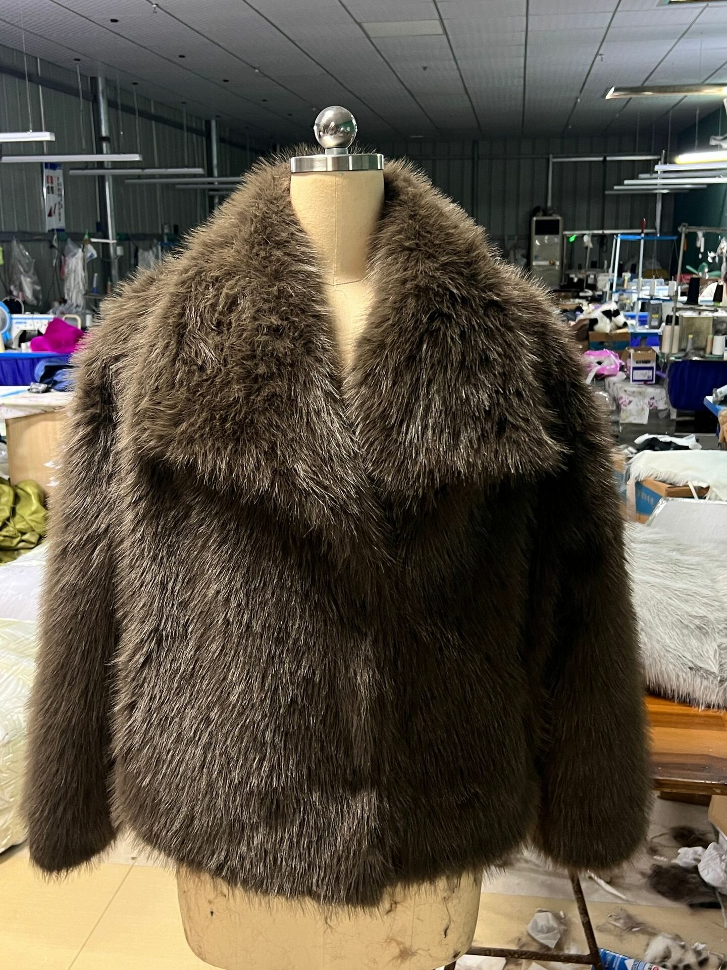 Меховая шуба с большим отворотом из искусственного меха, короткая модная шуба из лисьего меха, пушистая плюшевая женская одежда