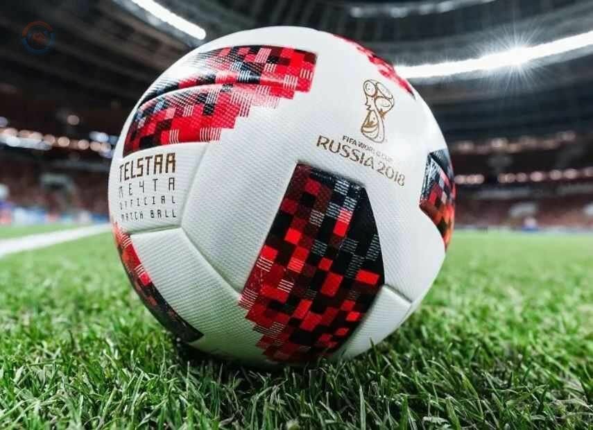 Футбольный мяч Telstar 18 Чемпионата Мира 2018 с NFC и пиксельным дизайном для тренировок и матчей
