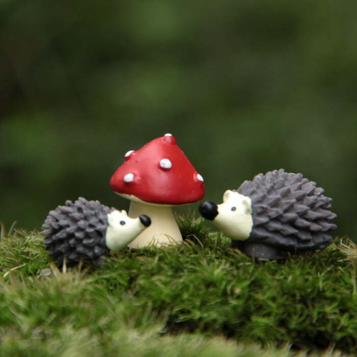 Small fresh resin dog pig duck hedgehog animal figurines set with cute cartoon appearance for micro landscape and decor