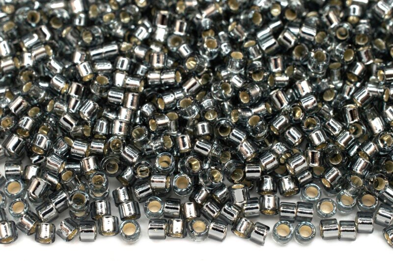 Бисер японский MIYUKI Delica цилиндр 11/0 DB-0048 серый, серебряная линия внутри, 5 грамм