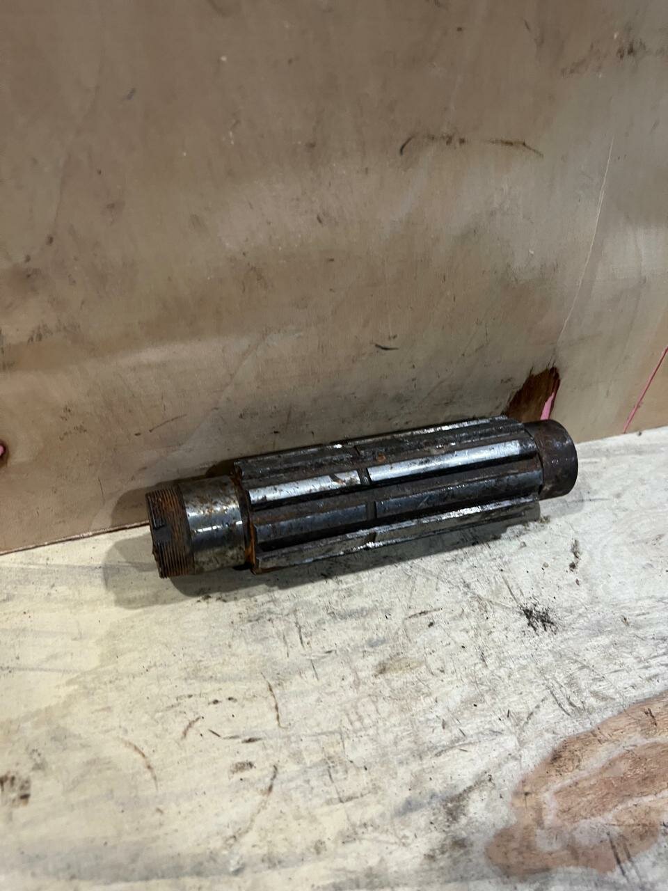 Вал промежуточный раздаточной коробки для а/м ГАЗ-66 оригинал арт.66-1802085-40