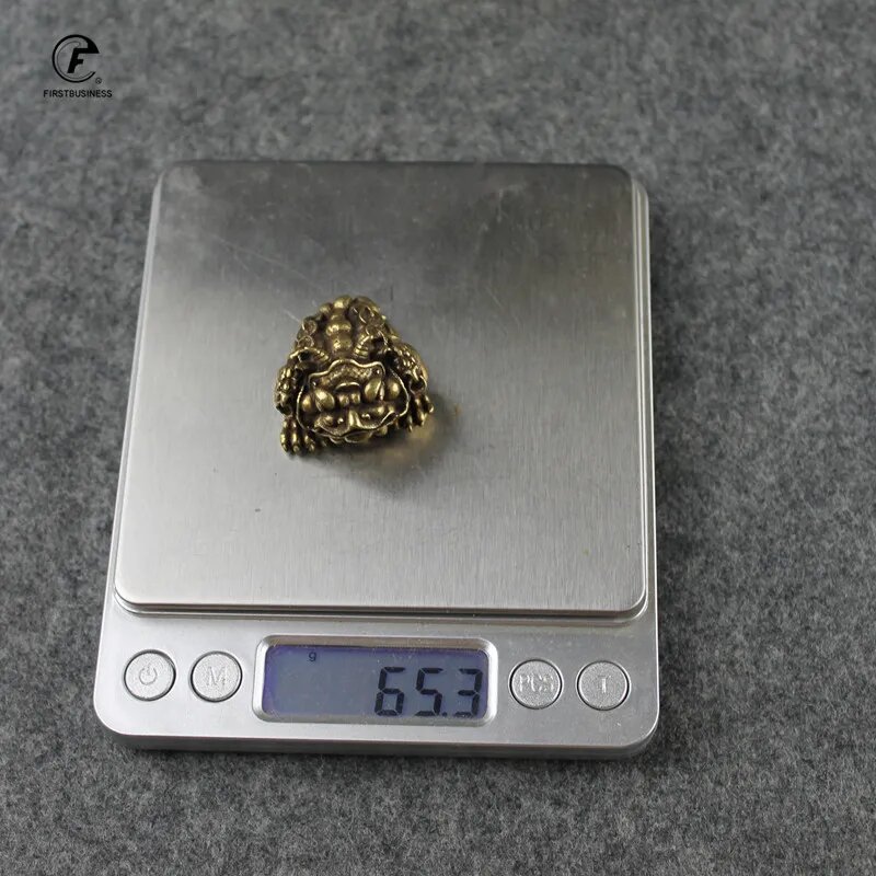 Медная статуэтка лягушки