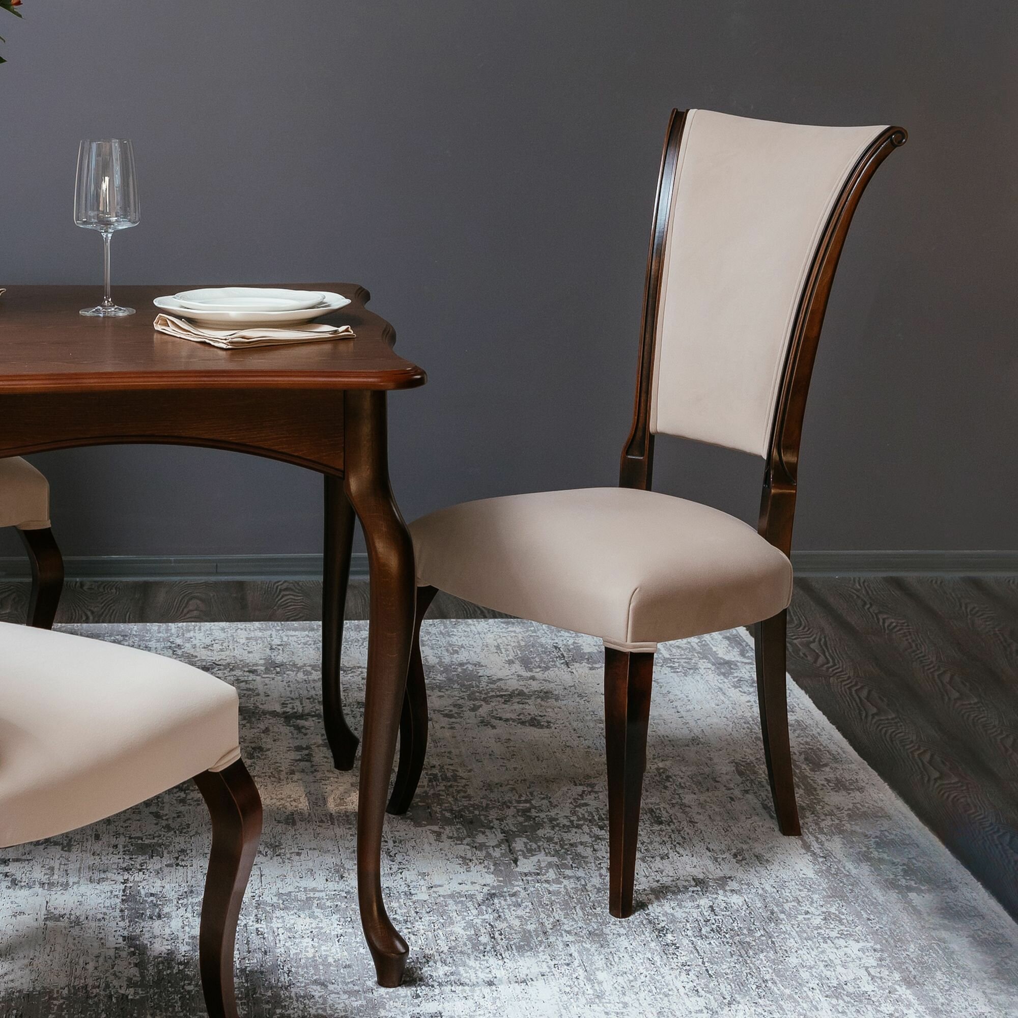 Стул деревянный Рафаэлло мягкий со спинкой для отдыха для гостиной кухни столовой офиса современный классика итальянский каркас массив бука темный орех антик бежевый