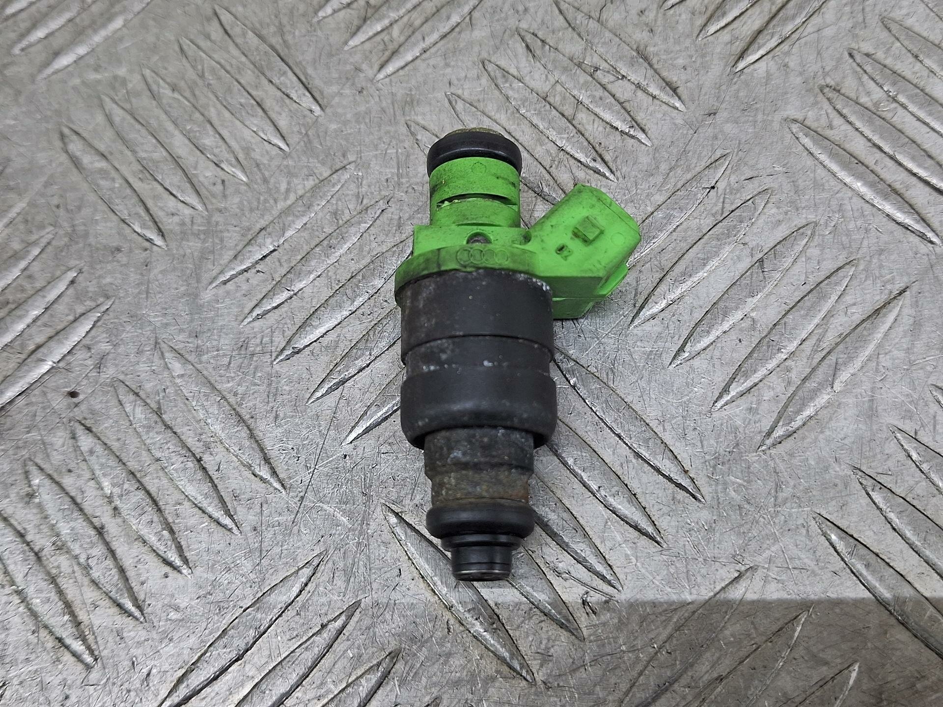 Форсунка топливная Audi A6 C5 рест. (2001 - 2005) 078133551BB