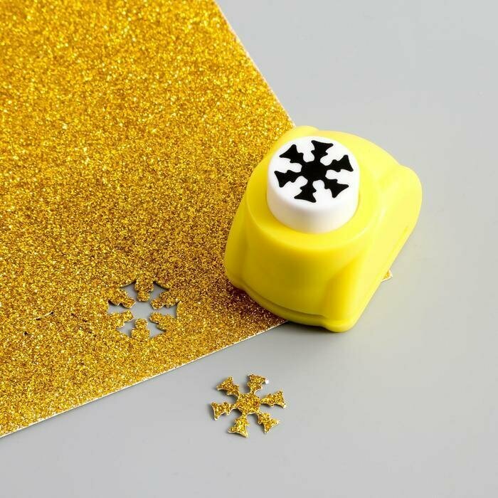 Дырокол фигурный "Снежинка" d-1,5 см. Микс